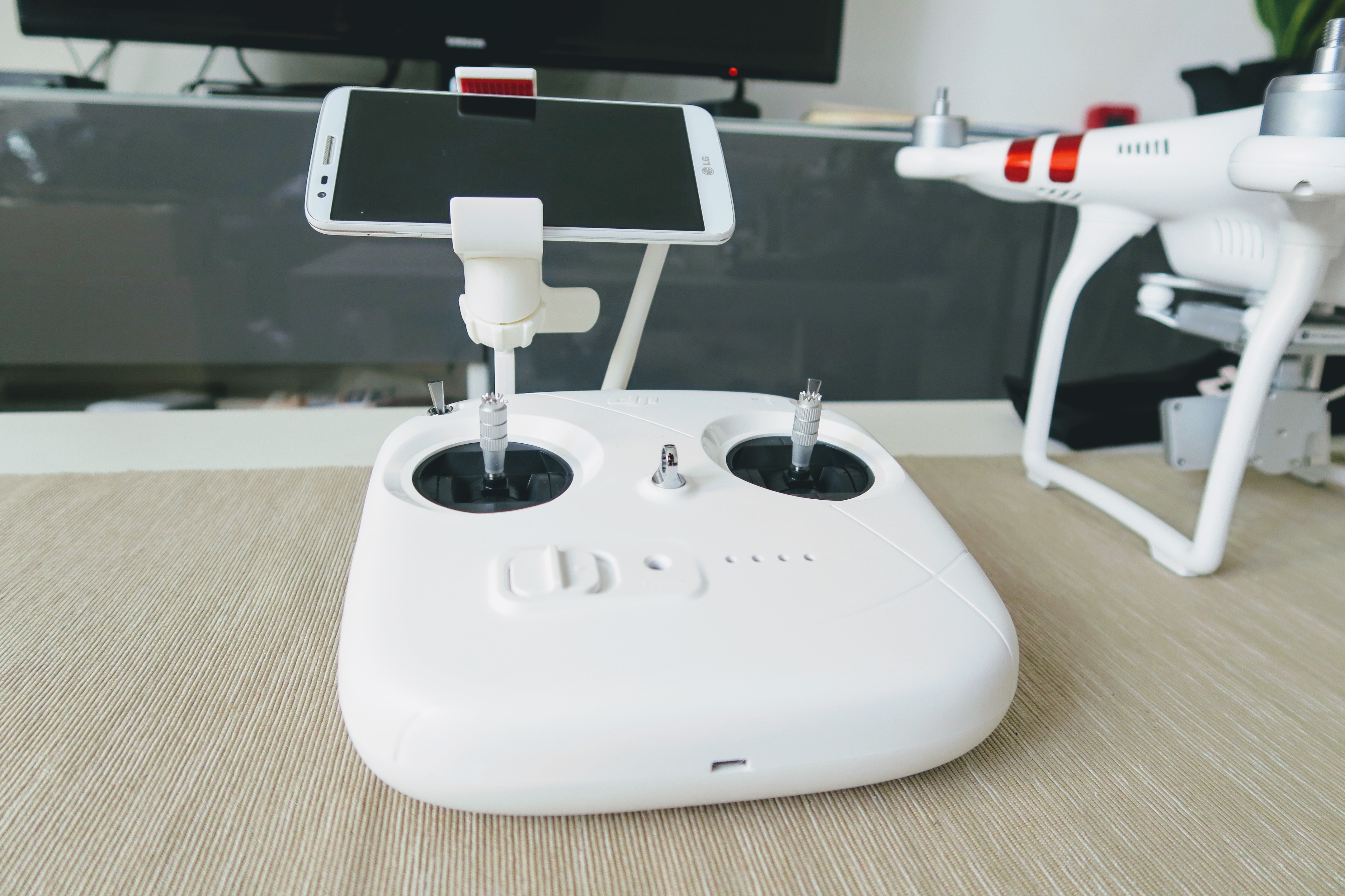 DJI Phantom - Drone Review & Complete Guide with Tips